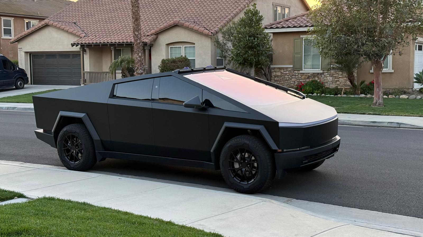 Cybertruck – Tlyard